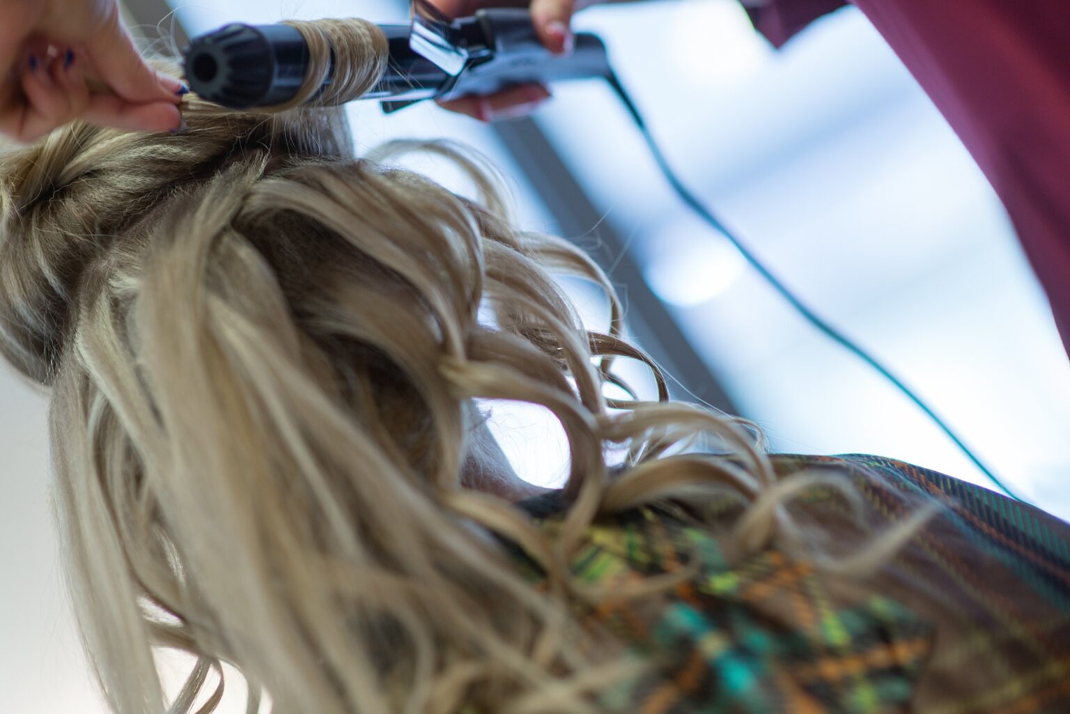 Enthousiaste kapster aan huis | Luna's Hair Dressing